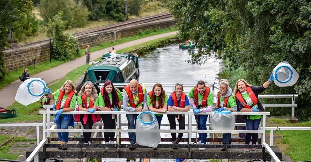 Asda staff take part in litter pick along Leeds & Liverpool Canal ...