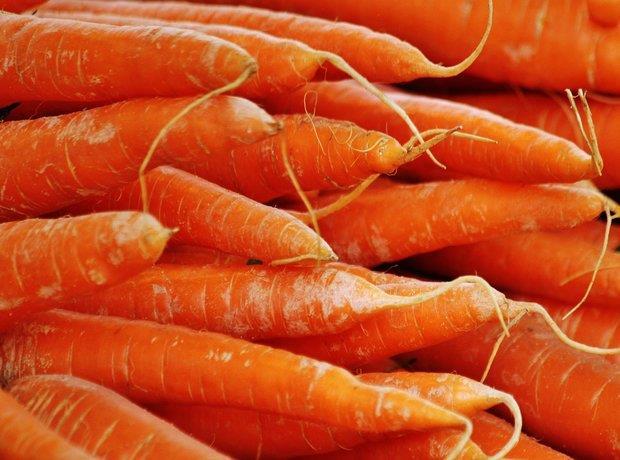 Asda saves over 1,000 tonnes of wonky carrots from the bin | News | The ...