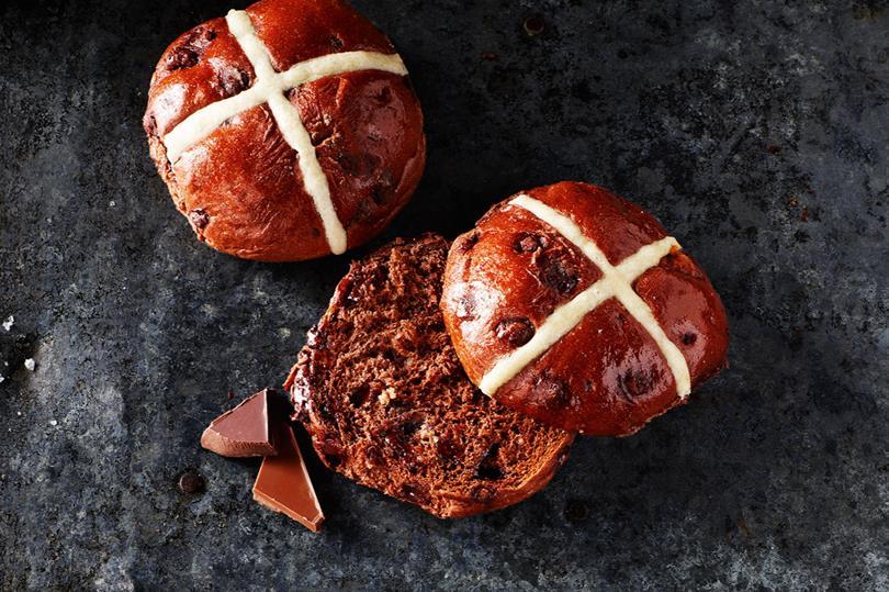 The ultimate hot cross bun selection: Tesco's Easter range 2023 | Range ...