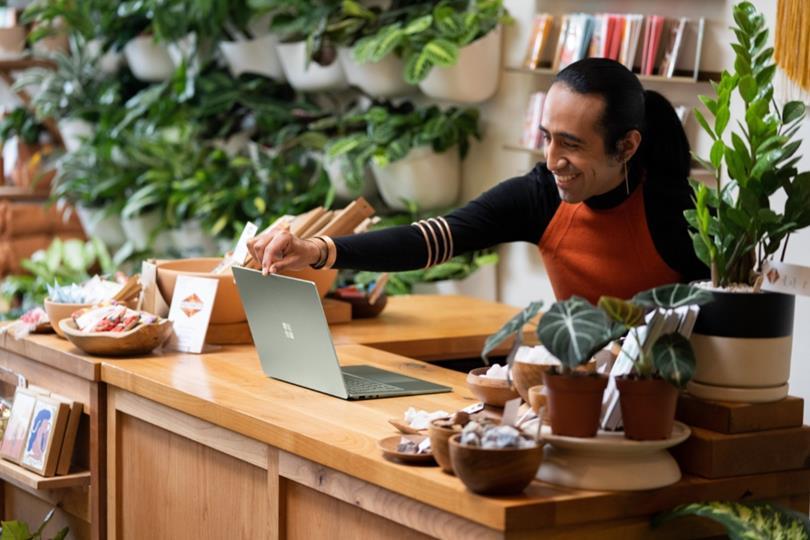 How can retailers empower, connect and retain more store associates ...